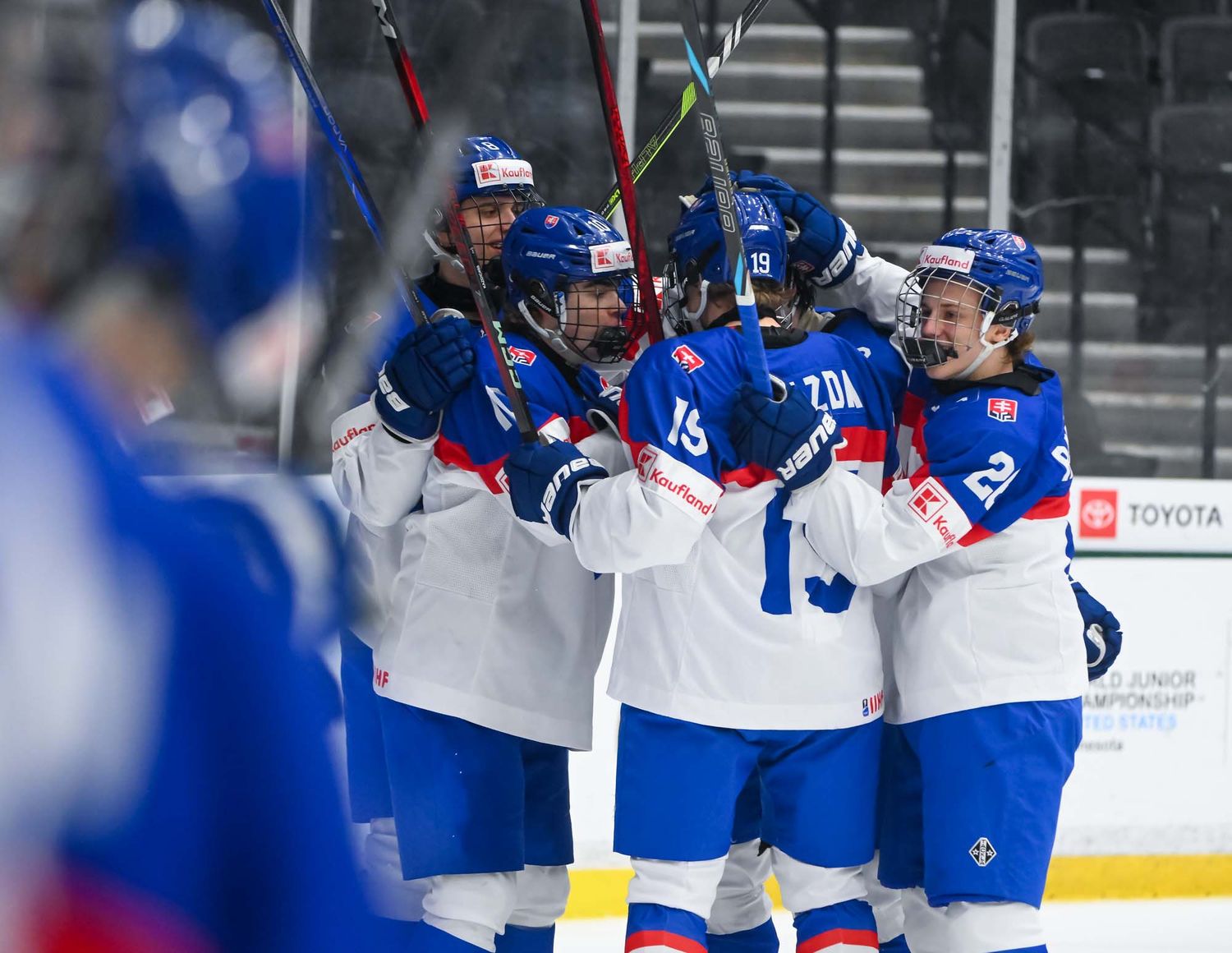 IIHF - USA wins OT thriller for bronze