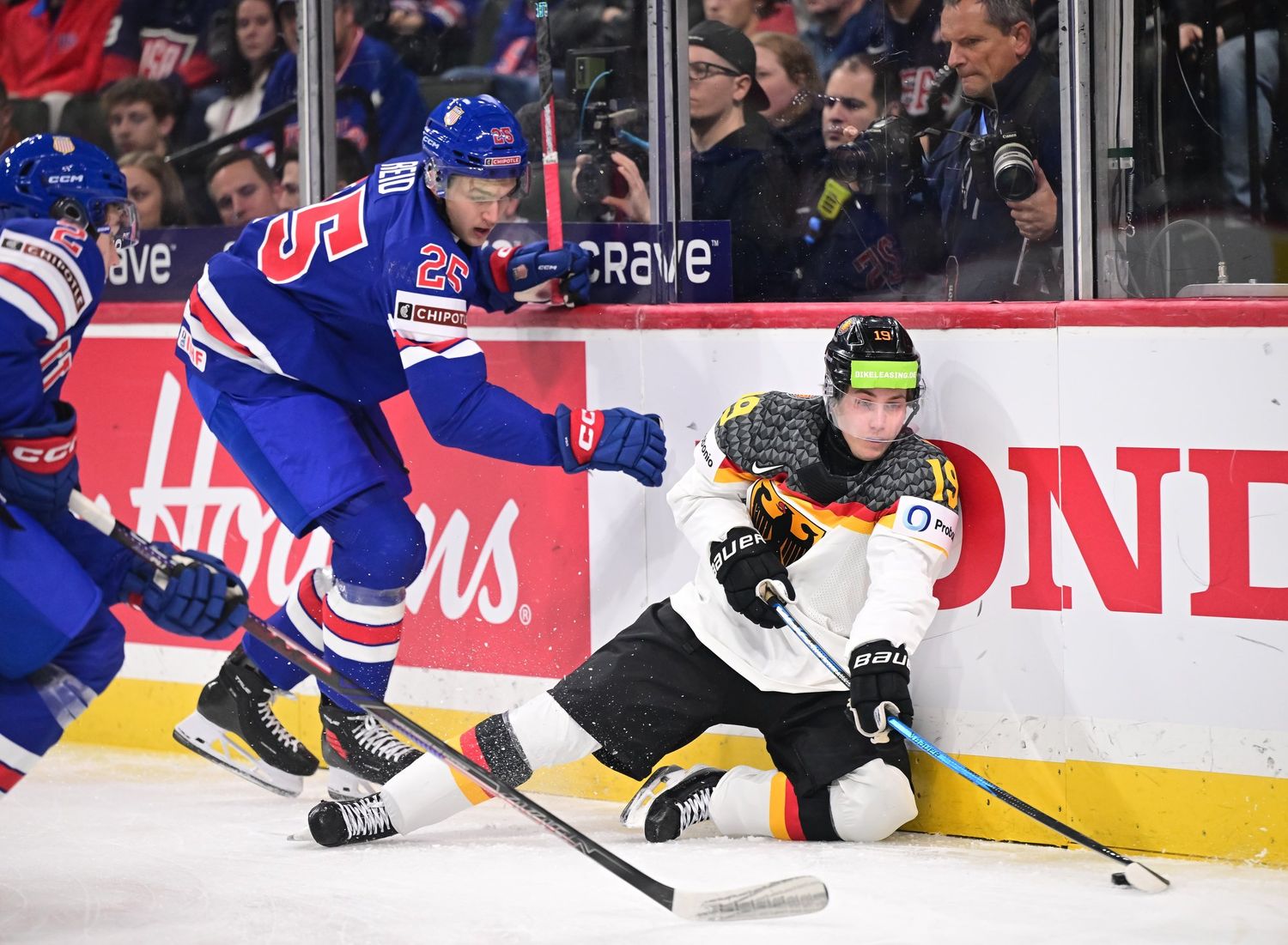 IIHF - U.S. motors past Germany