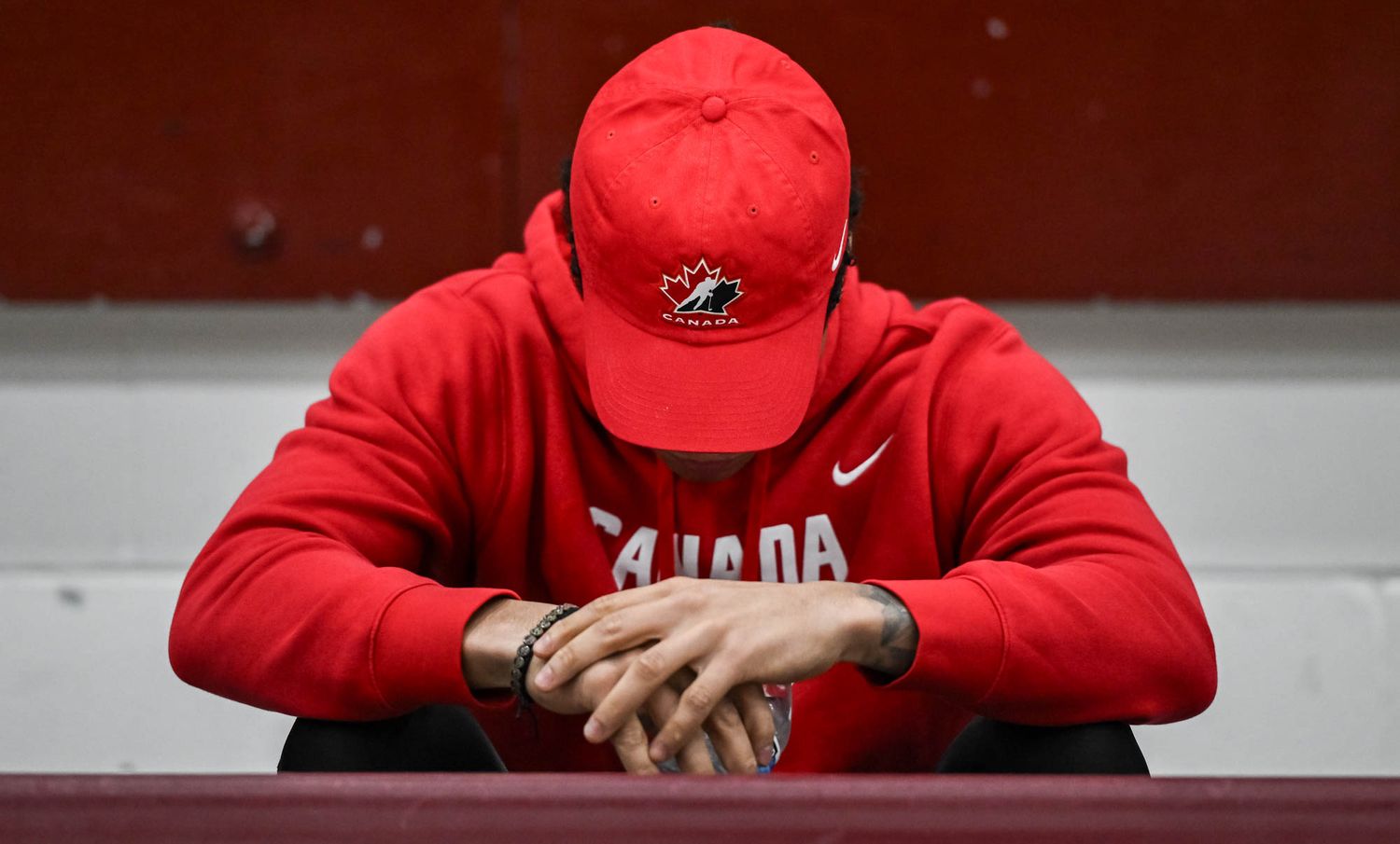 IIHF - Canada shoots high, beats Czechs