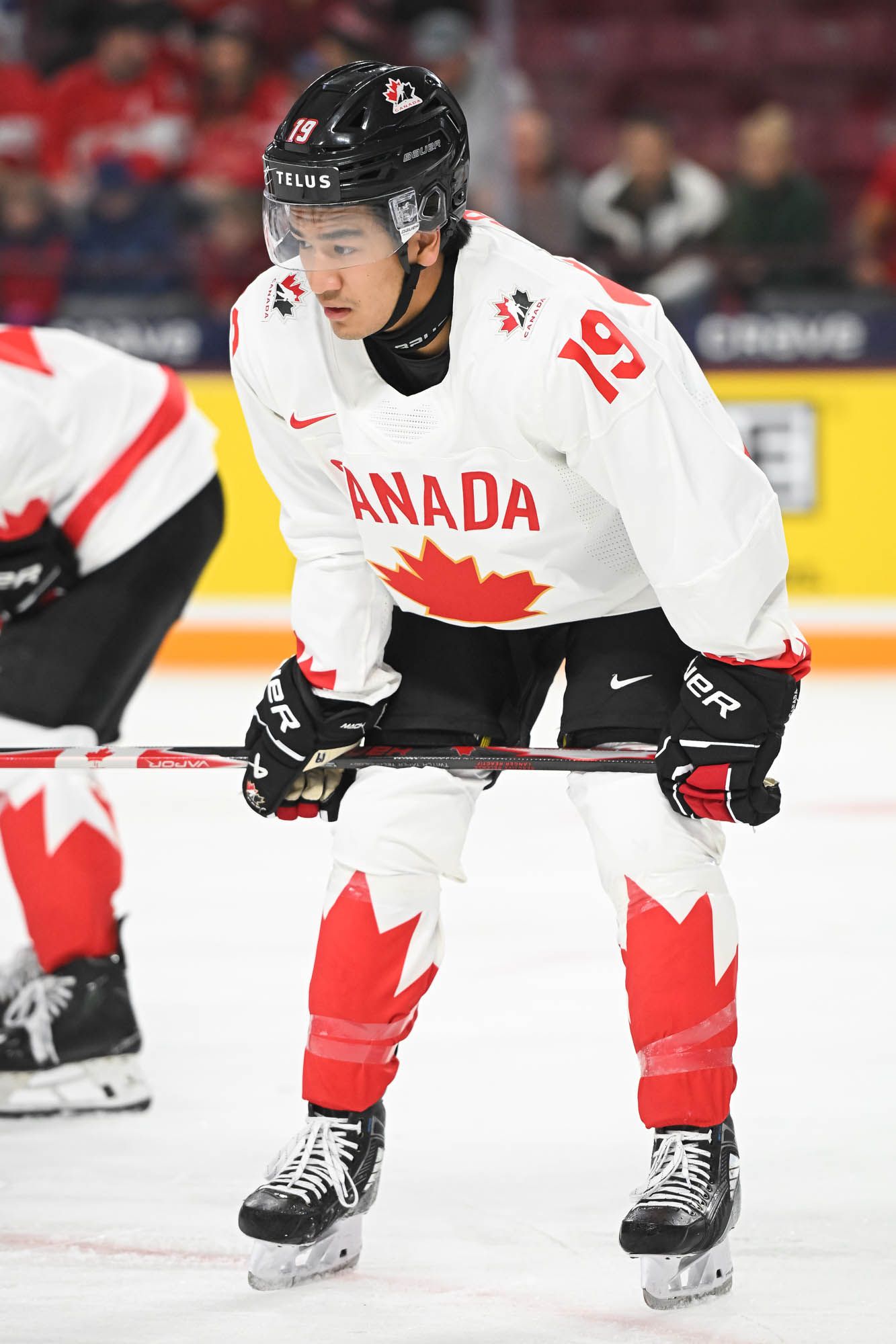 IIHF - Canada shoots high, beats Czechs