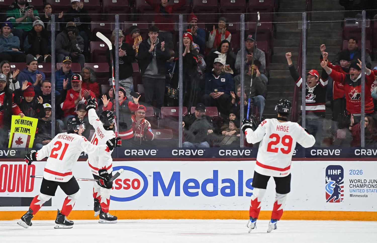 IIHF - Canada shoots high, beats Czechs