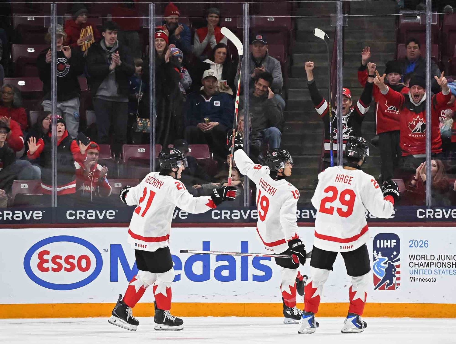 IIHF - Canada shoots high, beats Czechs