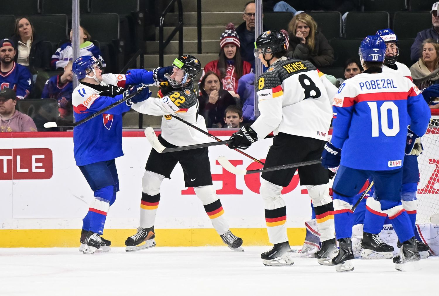 IIHF - Chrenko's hat trick leads Slovakia