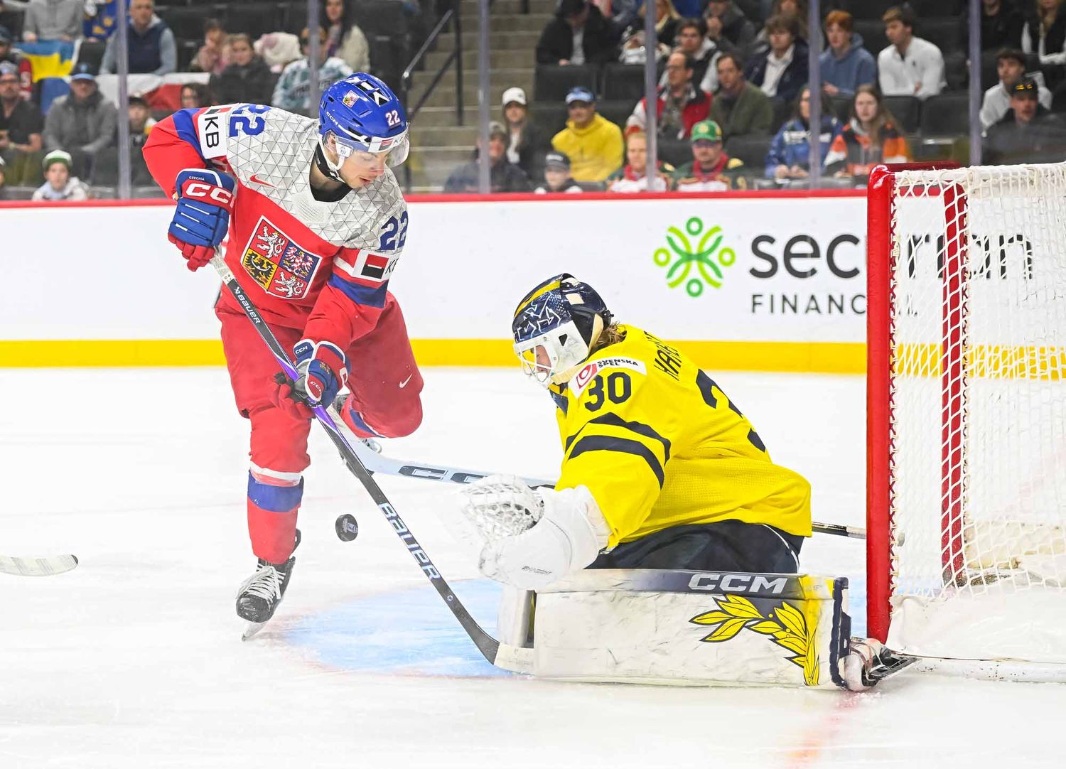 IIHF - Swedes win dramatic third gold