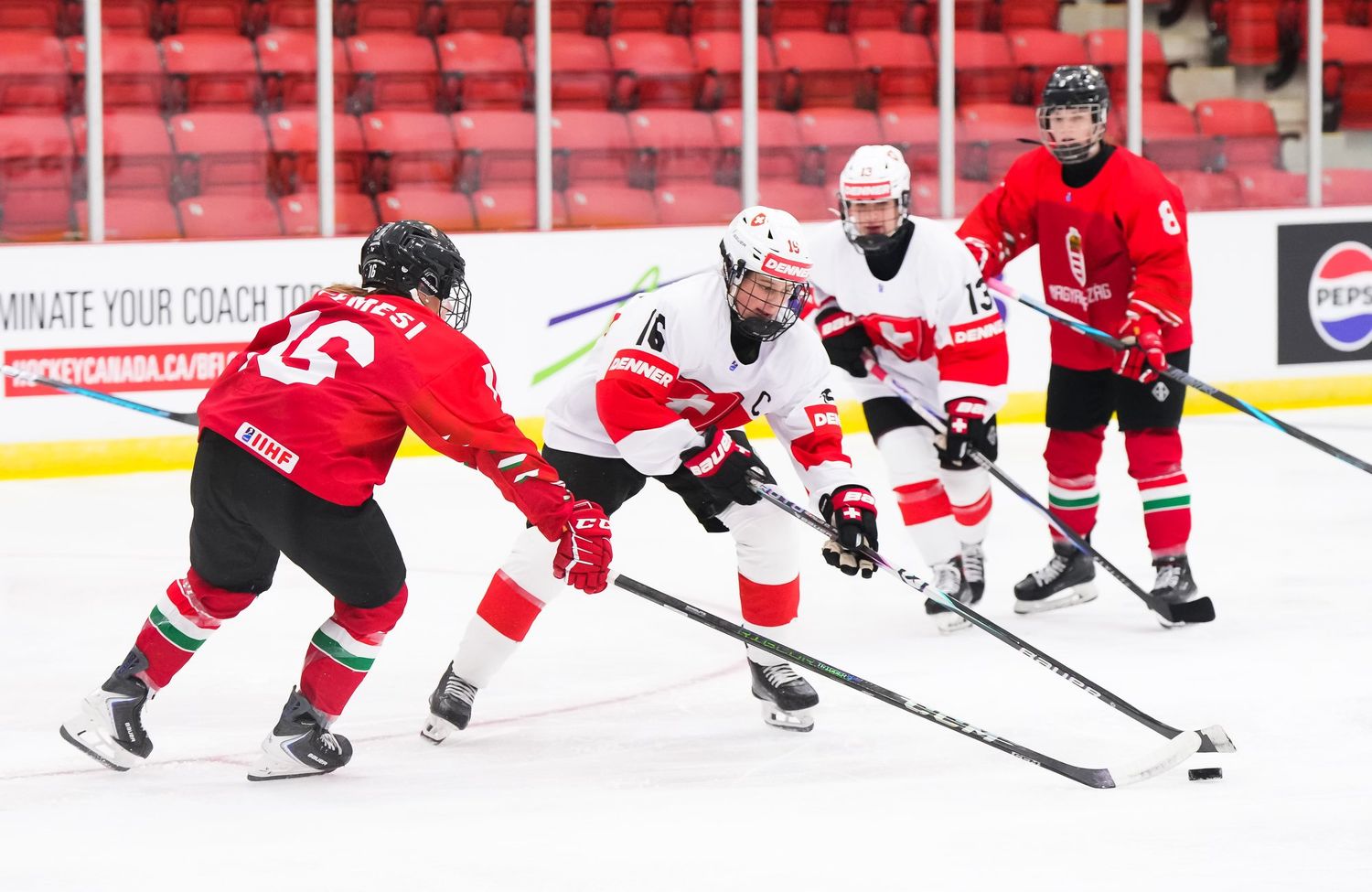 IIHF - Swiss win critical final game